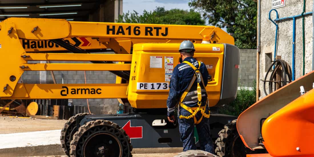 Checklist de plataforma elevatória: veja o que fazer! - Armac